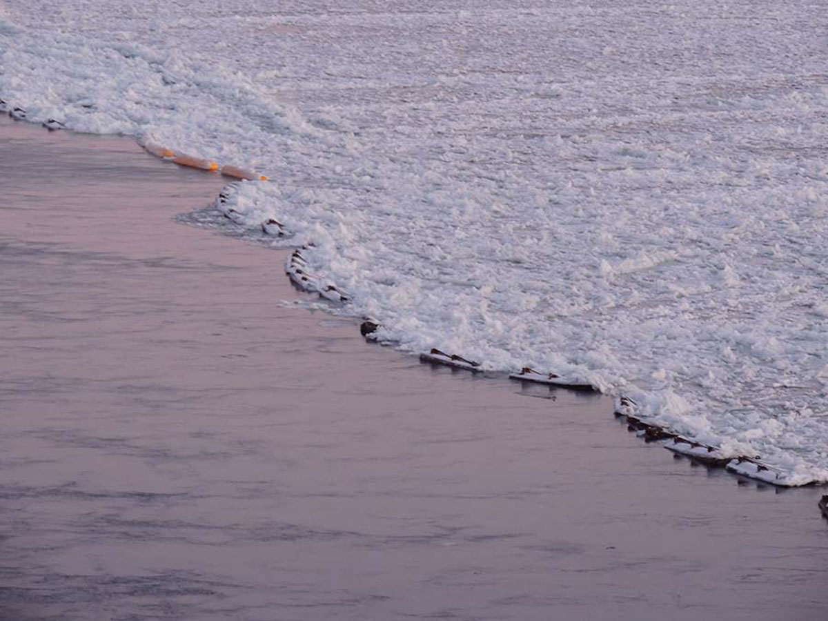 Ice Control Booms at Beauharnois Canal | Geniglace