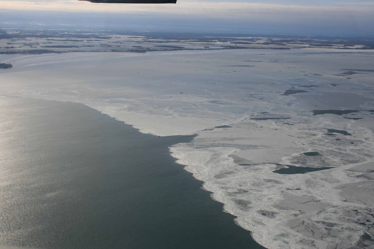 Ice Control Booms at Beauharnois Canal | Geniglace