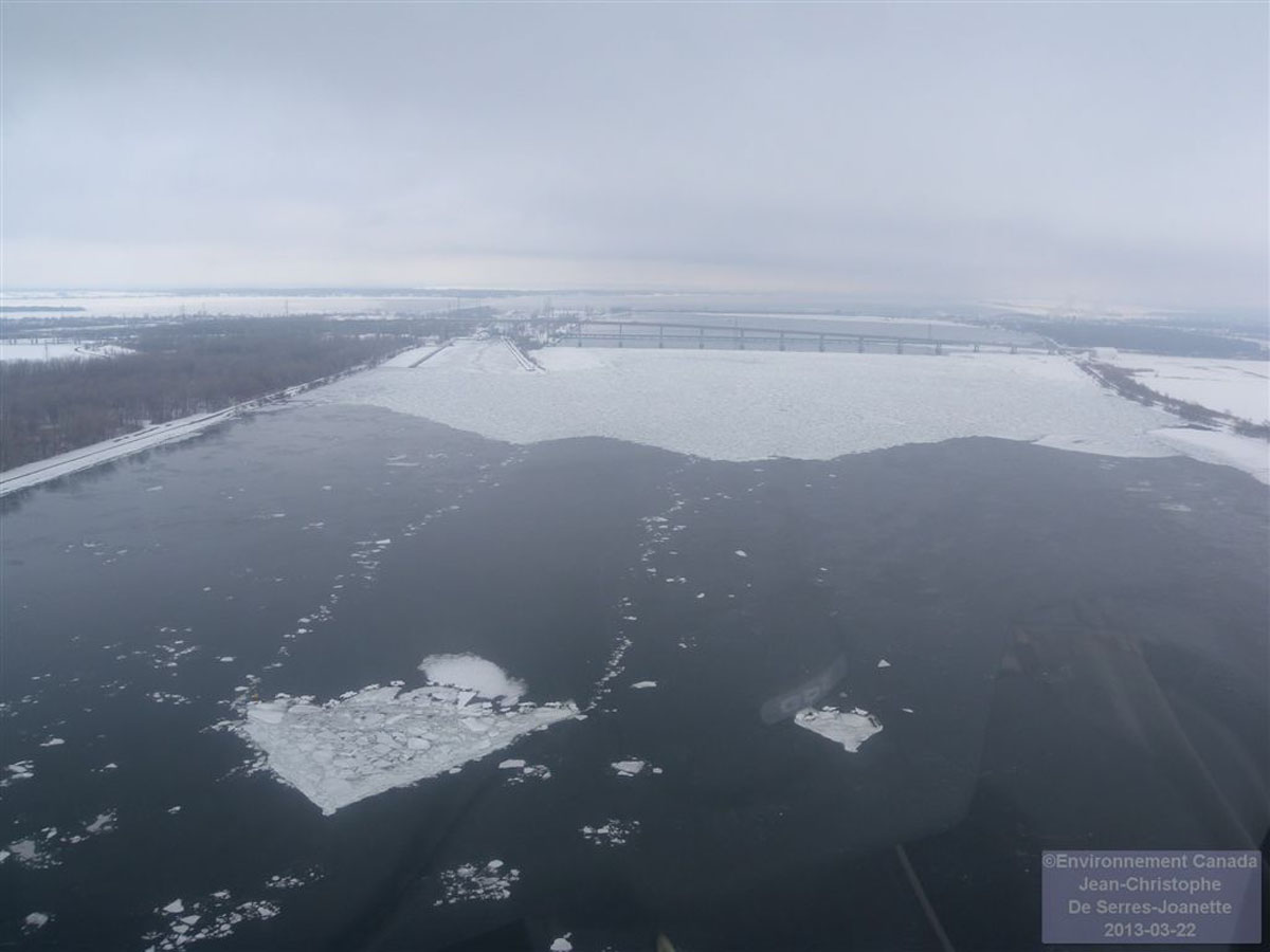 Ice Control Booms at Beauharnois Canal | Geniglace