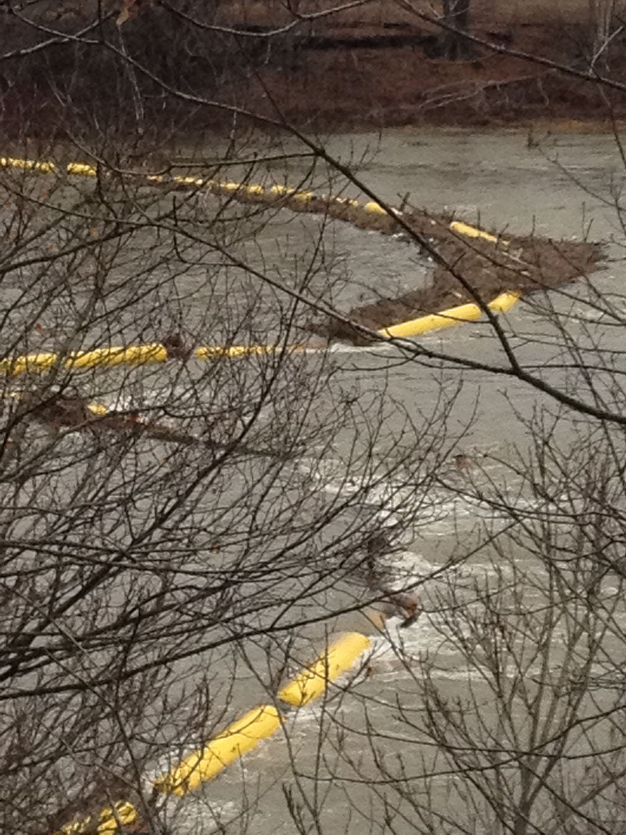 Pontoon, Buoy and Ice Boom in Oil City | Geniglace