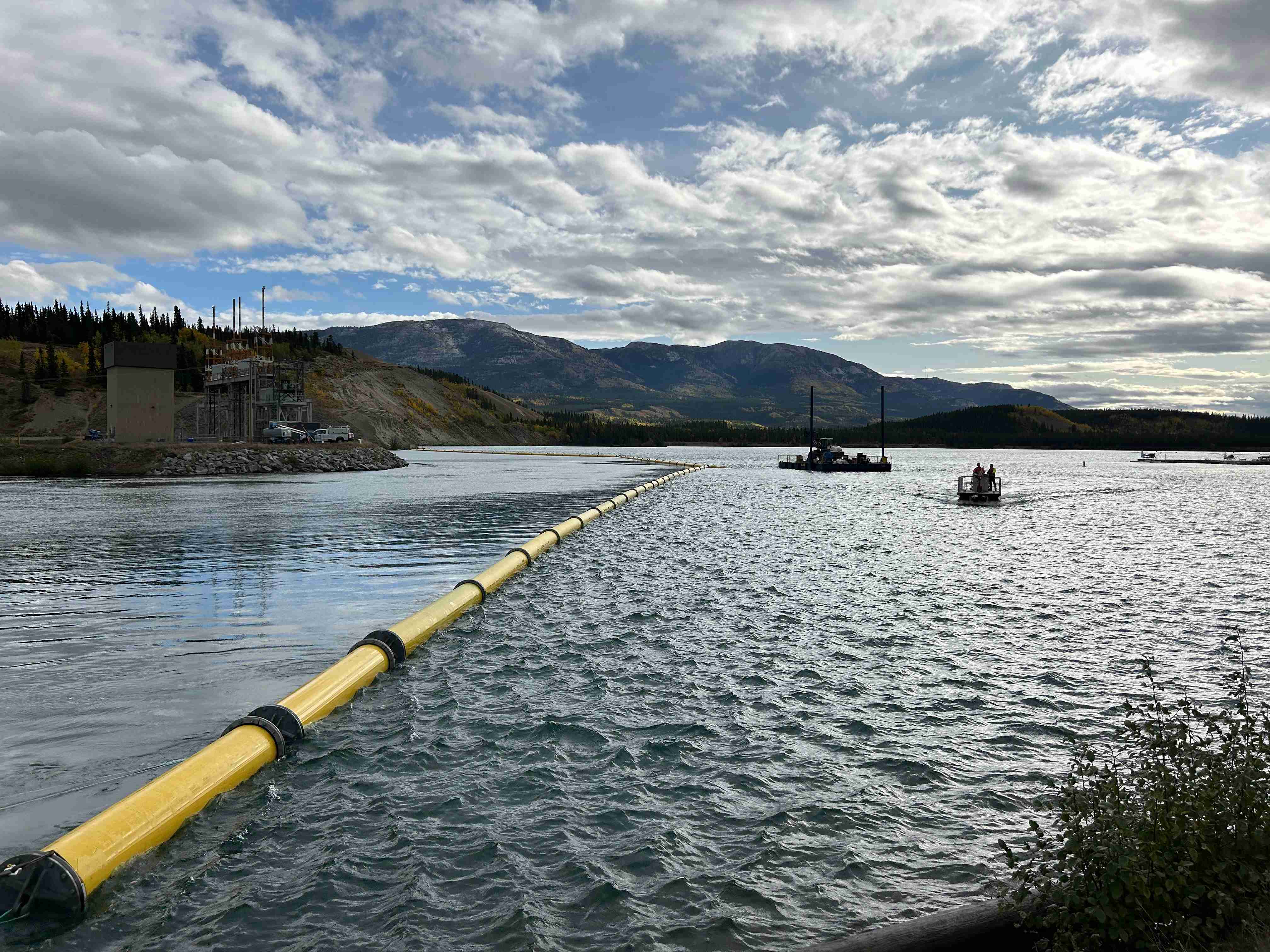 Safety Boom in Schwatka Lake | Geniglace